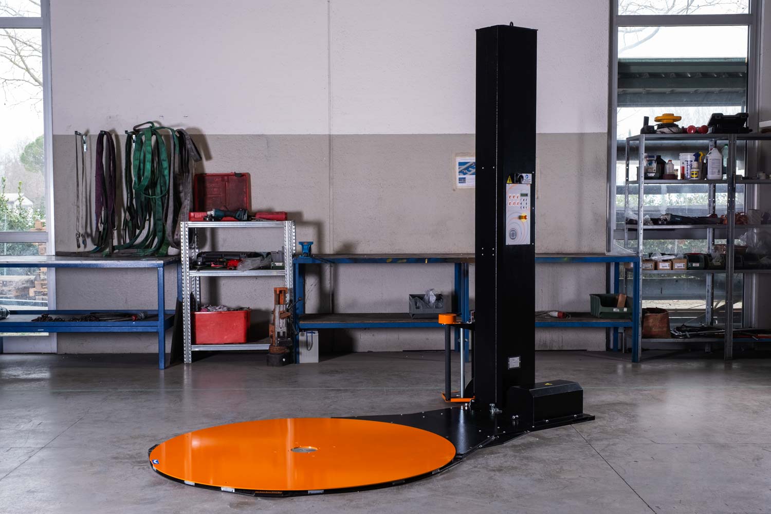 Owijarka EvoPac model Dali: niski talerz, łatwy najazd z paletą